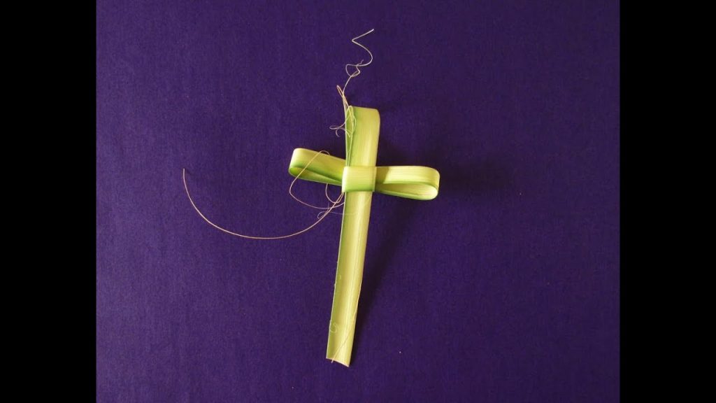 Tutorial – Making a Palm Cross - everybodylovesitalian.com
