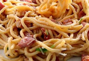 Spaghetti with ham - everybodylovesitalian.com