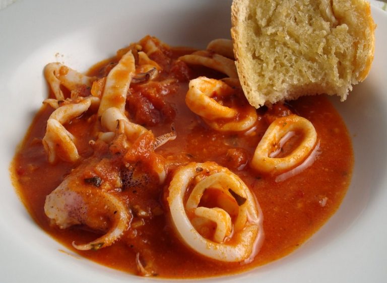 Calamari Stew with Garlic Toast - everybodylovesitalian.com