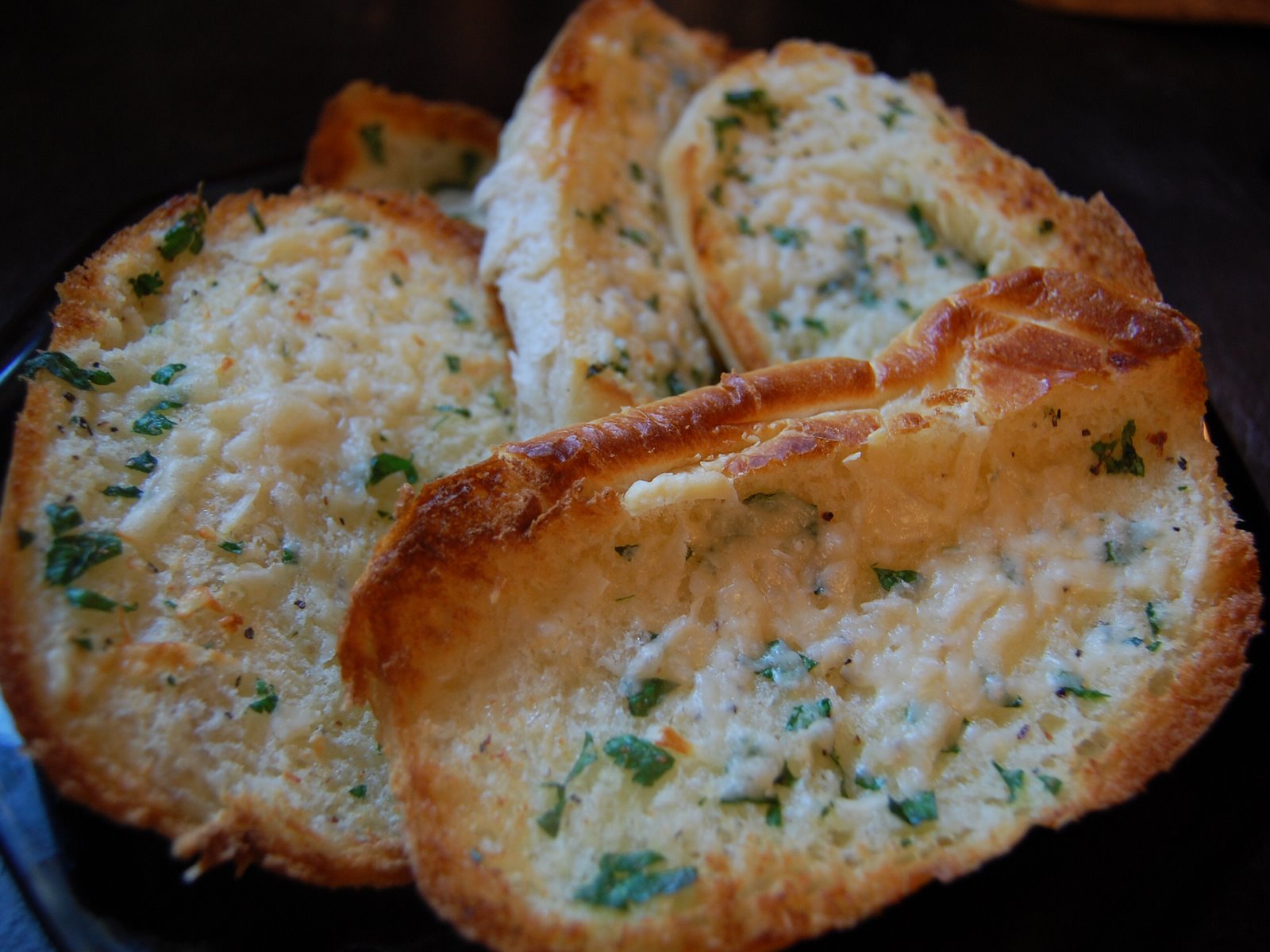 Buttery Cheesy Garlic Bread - everybodylovesitalian.com